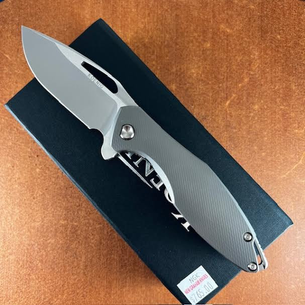 Koenig Arius Flipper - M390 - Polished Flats - Patterned - Satin Hardware